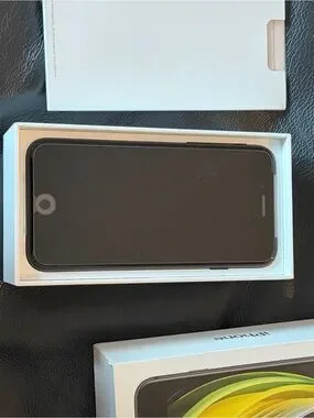 Apple | Cell Phones & Accessories | Apple Iphone Se In Black With ...